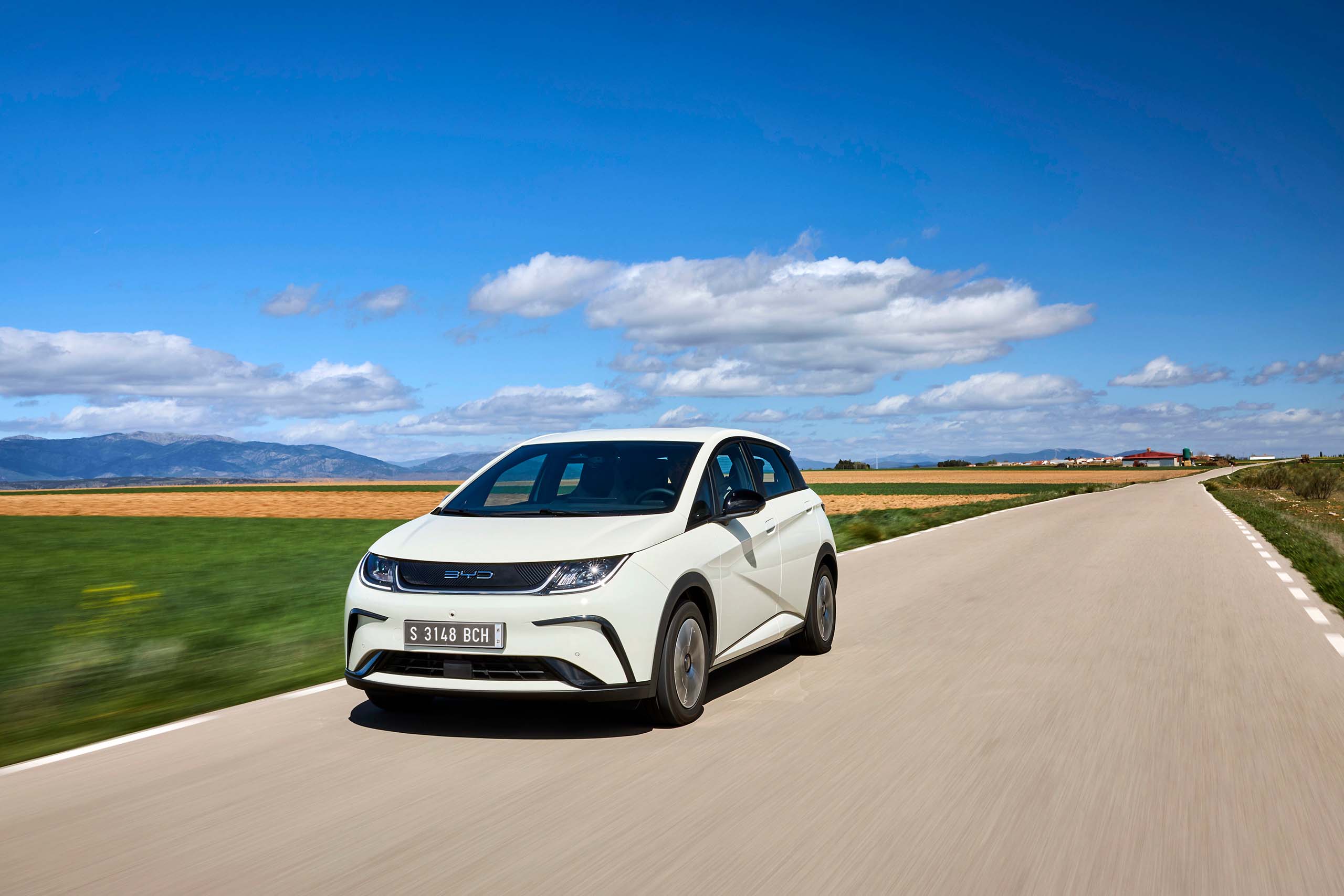 BYD Dolphin - Rekkevidde, lading, interiør. Alt du må vite